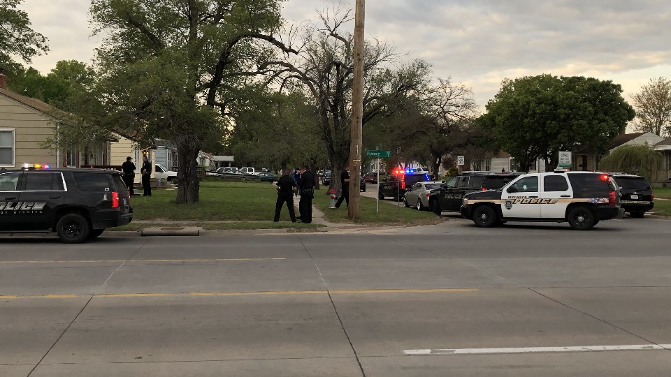 Wichita officer discovers 2 shooting victims across the street from ... Wichita officer discovers 2 shooting victims across the street from ...