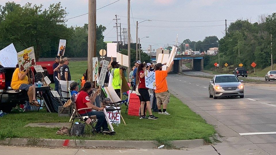 Hundreds of workers on strike at Frito-Lay plant in Topeka - KAKE
