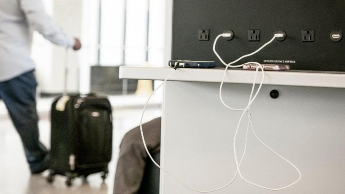 'Juice jacking': FBI warns about using free charging stations - KAKE 'Juice jacking': FBI warns about using free charging stations - KAKE