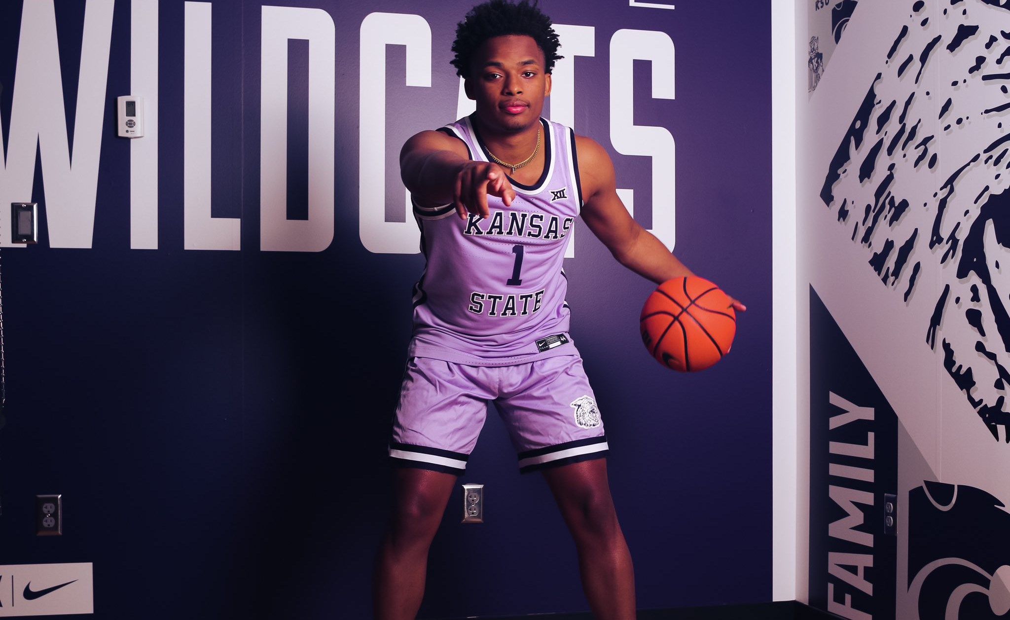 Highly touted transfer commits to K-State - KAKE